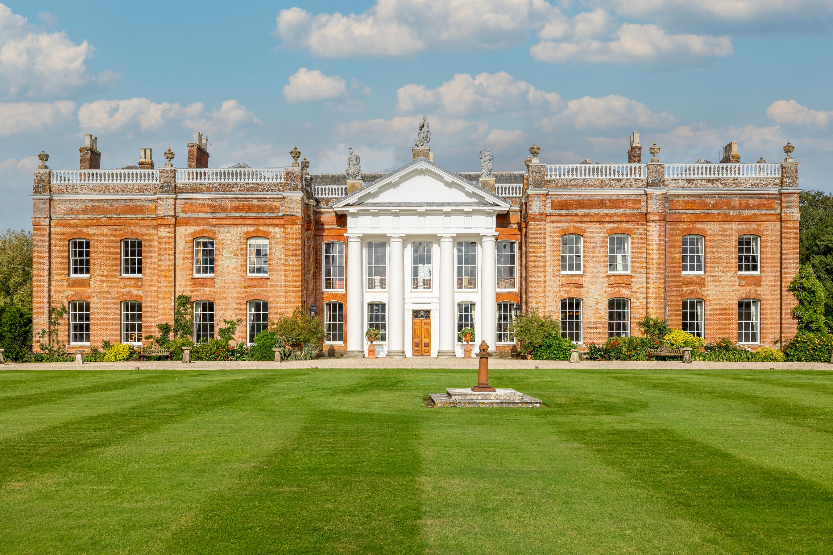 Elevate Your Wedding Choose English Sparkling Wine & British Champagne ...